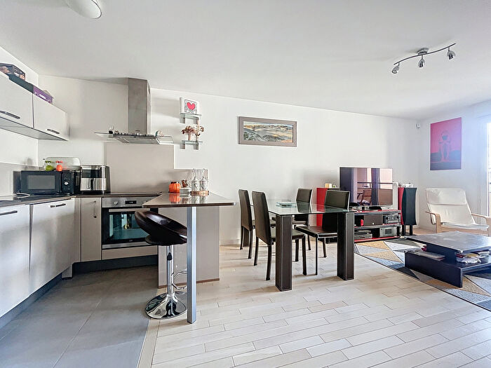 Appartement à vendre - Chatou, Ouest - 3 pièces - 2 chambres