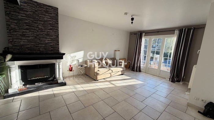 Maison 5 pièces à Saint-Maurice-Montcouronne, à louer