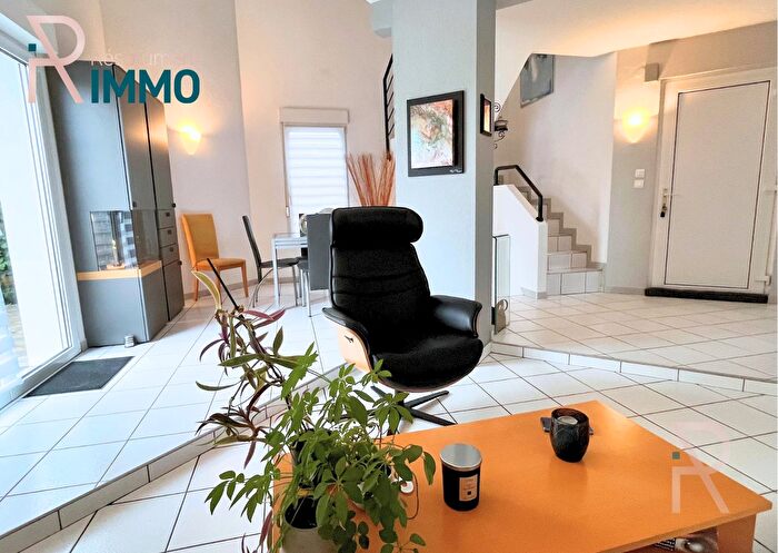 Maisons à vendre et appartements à louer - 1