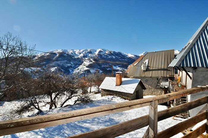 Allos : Maison 12 pièces à vendre