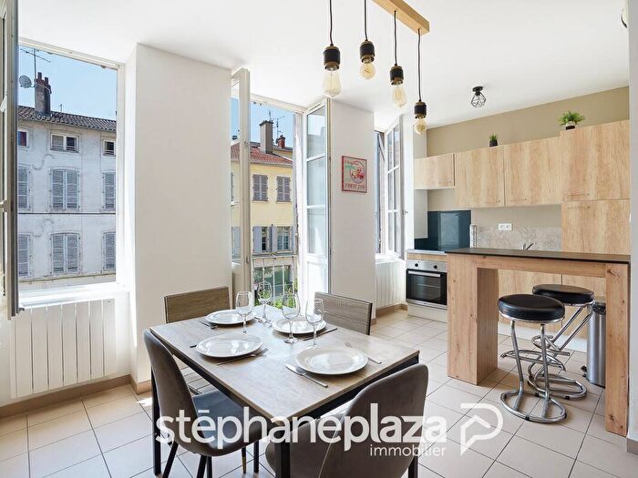 Appartement à louer - Centre Ville, Mâcon - 2 pièces - 1 chambre