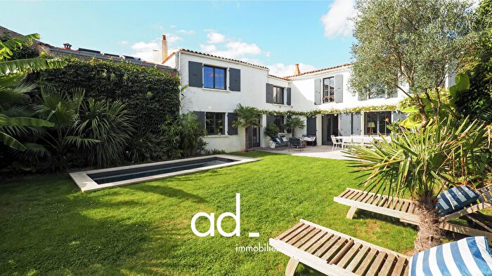 Maison à vendre - Nieul-sur-Mer - 9 pièces - 5 chambres