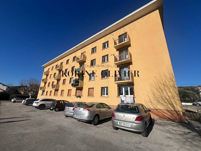 Appartement à louer - Gardanne - 4 pièces - 3 chambres