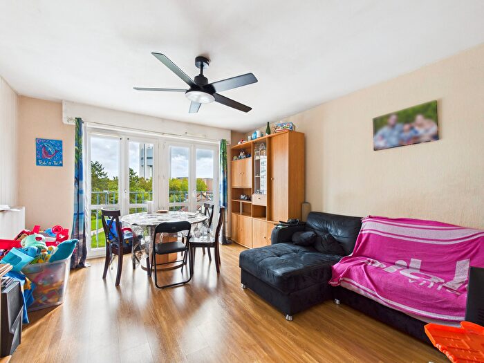 Appartement à vendre - Saint-André-les-Vergers - 3 pièces - 2 chambres