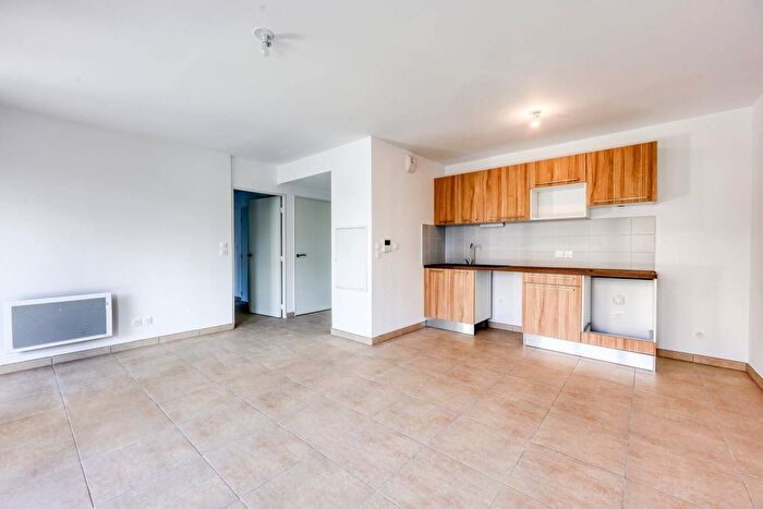 Appartement à louer - Pin Vert, Aubagne - 5 pièces - 4 chambres