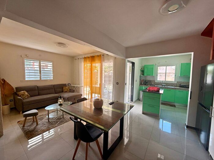 Maison à louer - Les Abymes - 4 pièces - 3 chambres