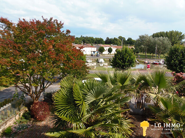 Maison à vendre - Chenac-Saint-Seurin-dUzet - 7 pièces - 4 chambres