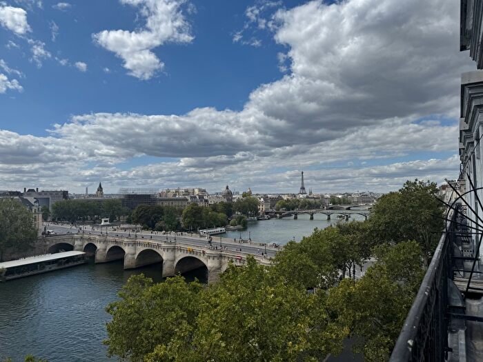 Paris 1er, Saint-Germain, L'Auxerrois : Appartement 5 pièces à louer