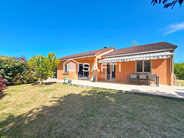 Maison à vendre - Puy-Guillaume - 5 pièces - 4 chambres