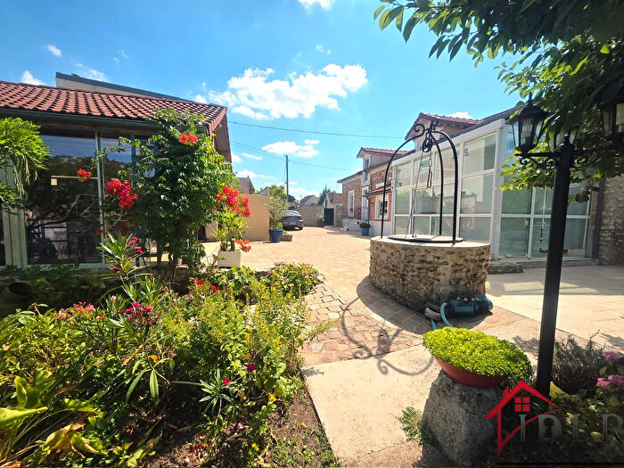 Maison à vendre - Combs-la-Ville, Vieux Pays - 7 pièces - 4 chambres