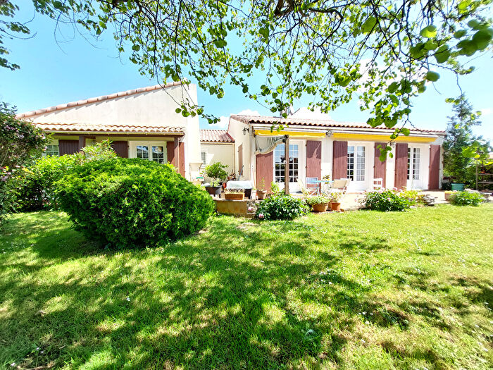 Maison à vendre - Échillais - 5 pièces - 4 chambres