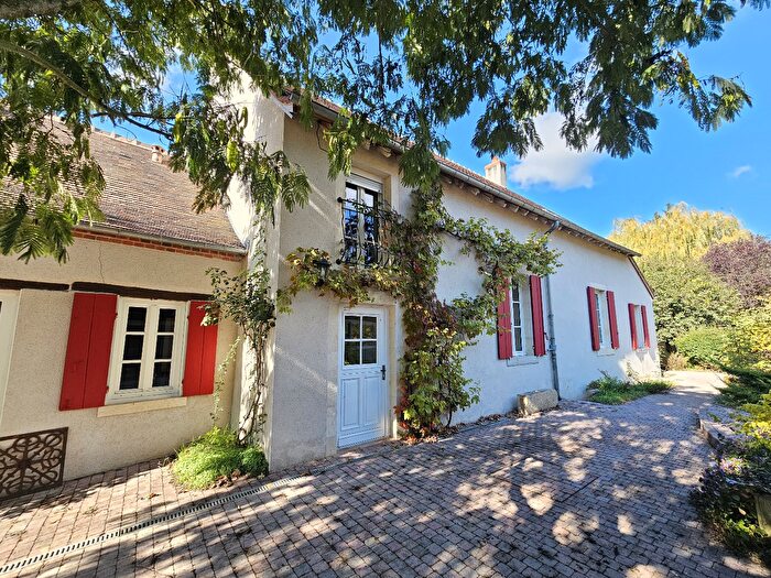 Maison à vendre - Ainay-le-Château - 6 pièces - 4 chambres