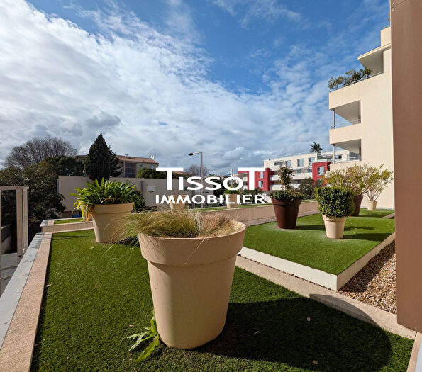 Appartement à louer - Nîmes, Ville Active - 3 pièces - 2 chambres