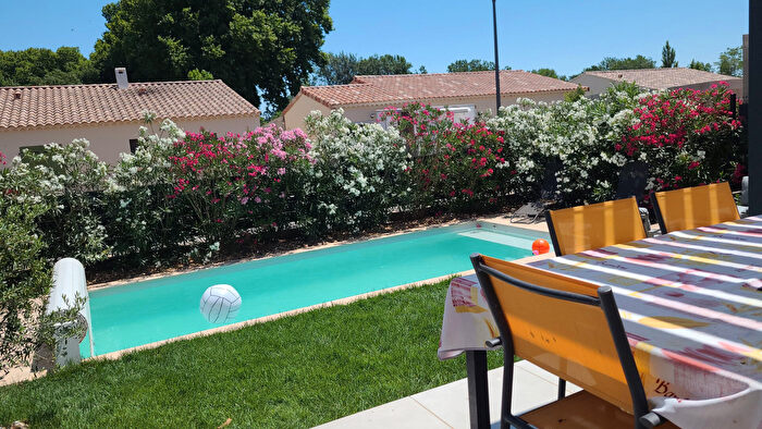 Maison à vendre - Arles, Pont de Crau, Moulès - 5 pièces - 3 chambres