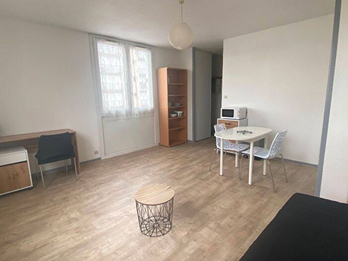 Corgnac-Centre Commercial, Limoges : Appartement 1 pièce à louer