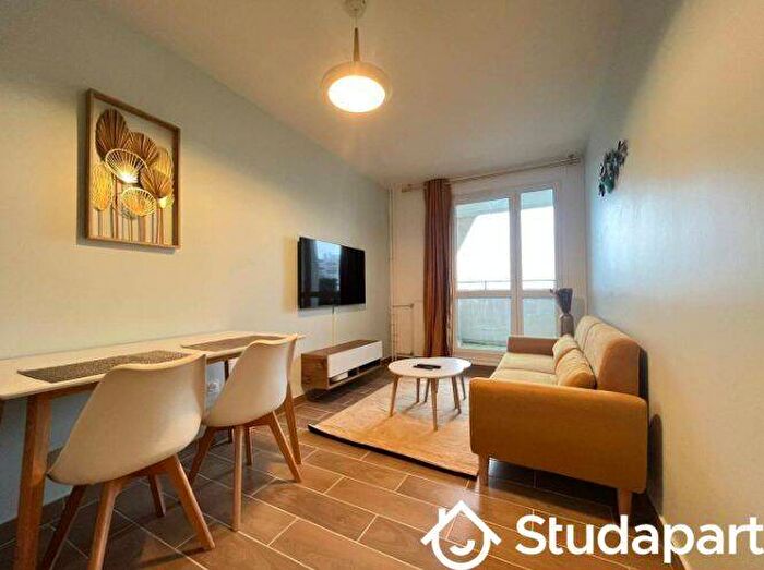Hôtel de Ville, Créteil : Appartement 1 pièce à louer