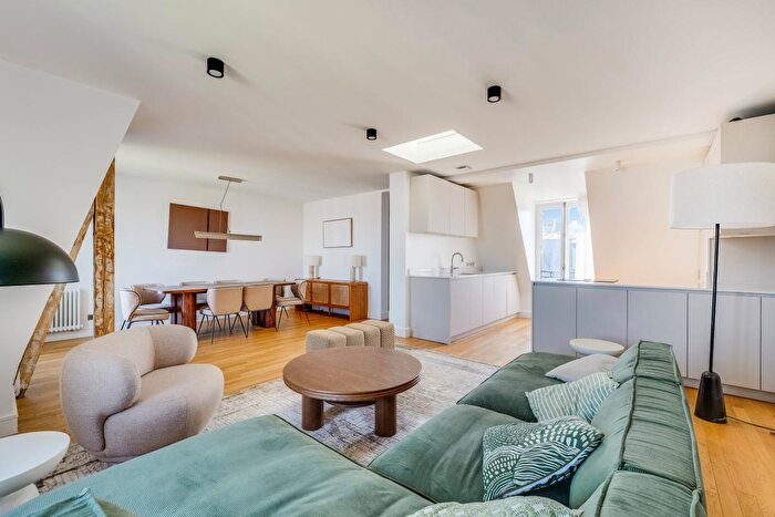 Paris 8ème : Appartement 3 pièces à louer