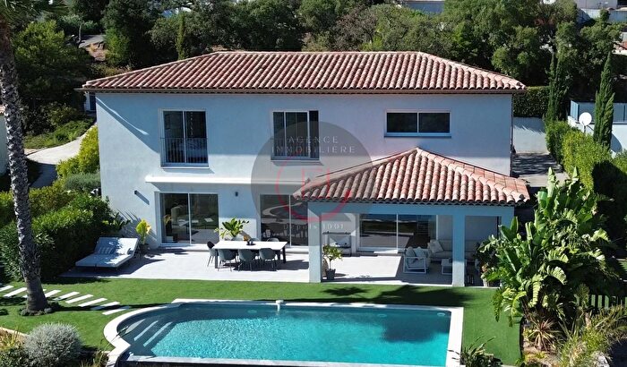 Maison à vendre - Les Adrets-de-lEstérel - 7 pièces - 4 chambres