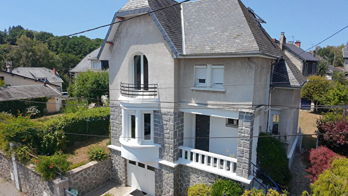 Maison 5 pièces à Ussel, à vendre