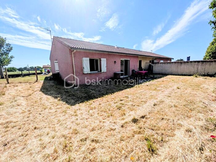 Saint-Jeure-d'Ay : Maison 4 pièces à louer