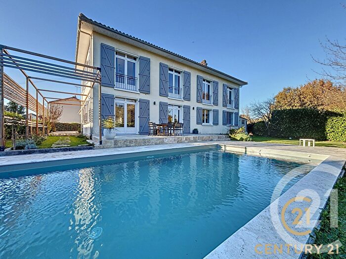 Maison à vendre - Angoulême, Saint-Cybard - 8 pièces - 7 chambres