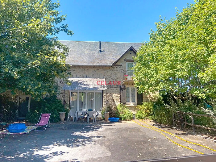 Maison 7 pièces à Salon-la-Tour, à vendre
