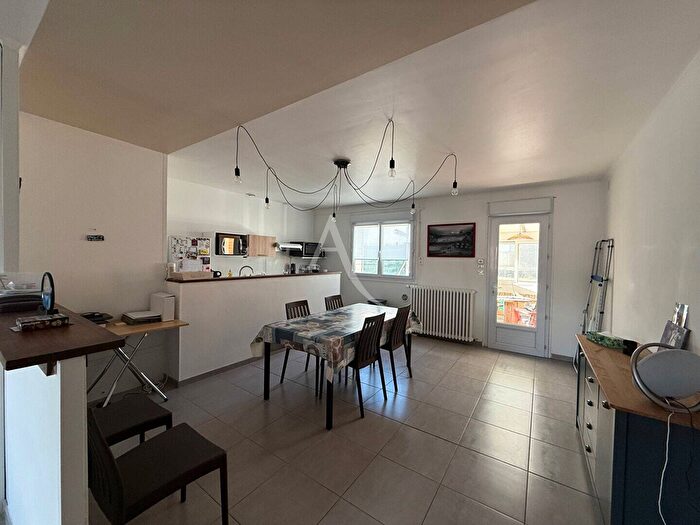 Appartement à louer - Le Bourg sous la Roche-Coteau, La Roche-sur-Yon - 4 pièces - 3 chambres