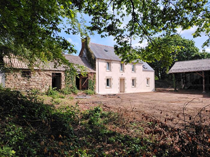 Maison 5 pièces à Plounéventer, à vendre