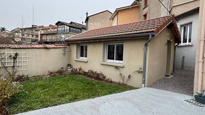 Maison 1 pièce à Saint-Rémy-sur-Durolle, à louer