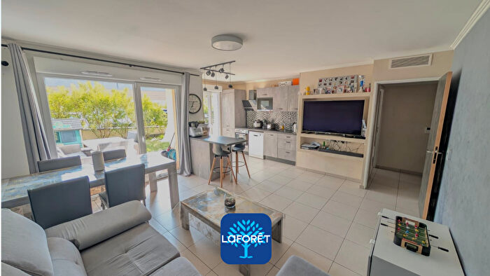 Appartement à vendre - Saint-Priest, Village - 3 pièces - 2 chambres