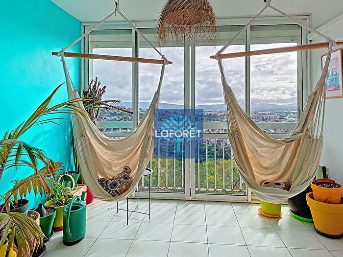 Appartement à louer - Fort-de-France - 4 pièces - 2 chambres