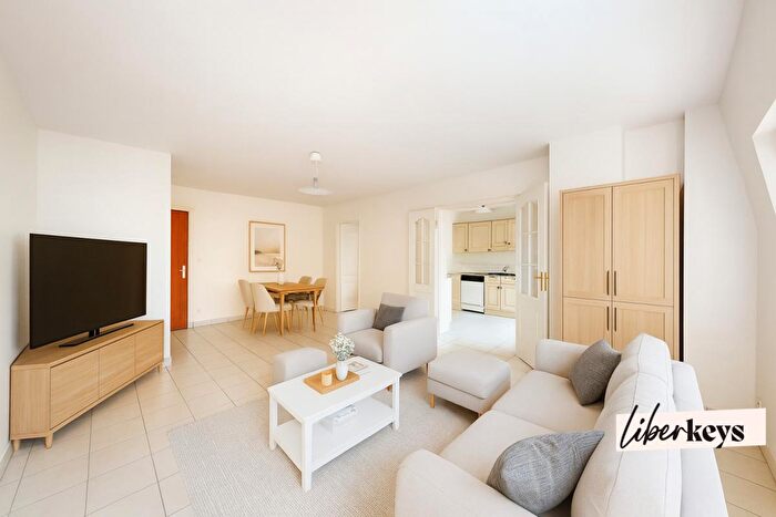 Appartement à vendre - Lamorlaye - 3 pièces - 2 chambres