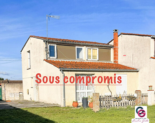 Maison 6 pièces à vendre - La Tour-du-Crieu