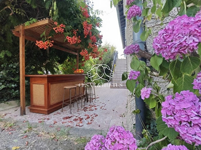 Maison 6 pièces à vendre à Saint-Genis-Laval, Barolles