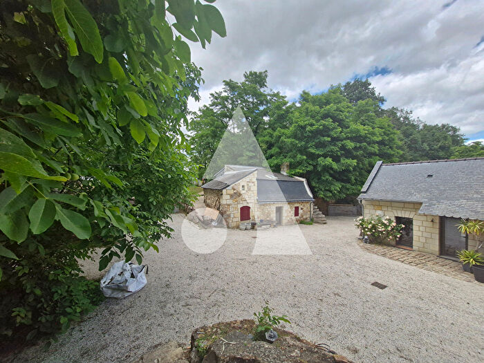 Charcé-Saint-Ellier-sur-Aubance : Maison 8 pièces à vendre