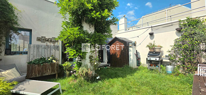 Appartement à vendre - Saint-Denis, Centre-ville, Basilique - 4 pièces - 3 chambres