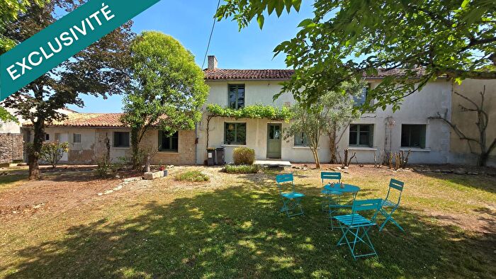 Maison 8 pièces à vendre à Savigny-Lévescault