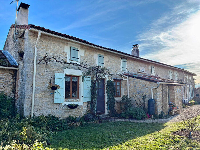 Maison à vendre - Poursac - 13 pièces - 7 chambres