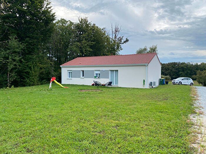 Maison 4 pièces à Eyjeaux, à louer