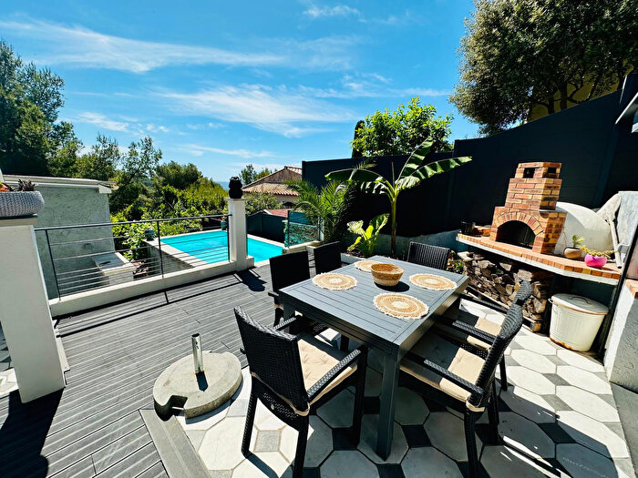 Maison à vendre - Saint-Mandrier-sur-Mer - 8 pièces - 4 chambres