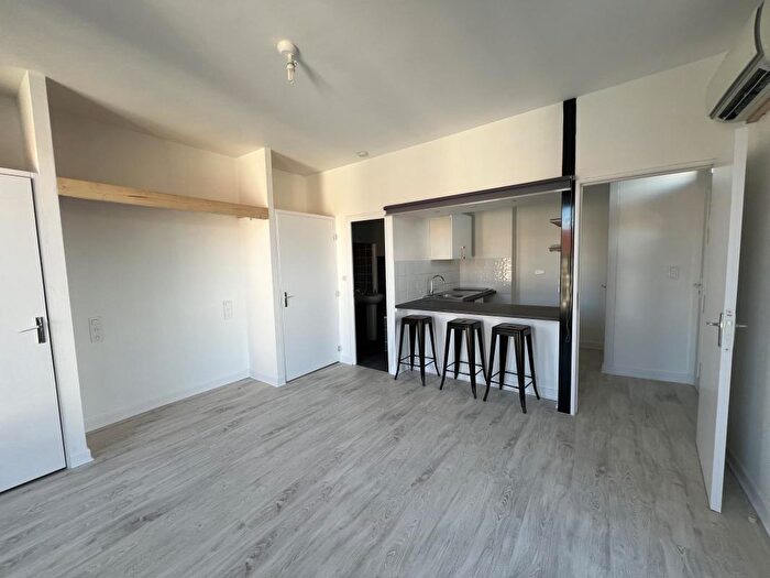 Appartement à louer - Le Puy-en-Velay, Saint-Jean, République - 1 pièce