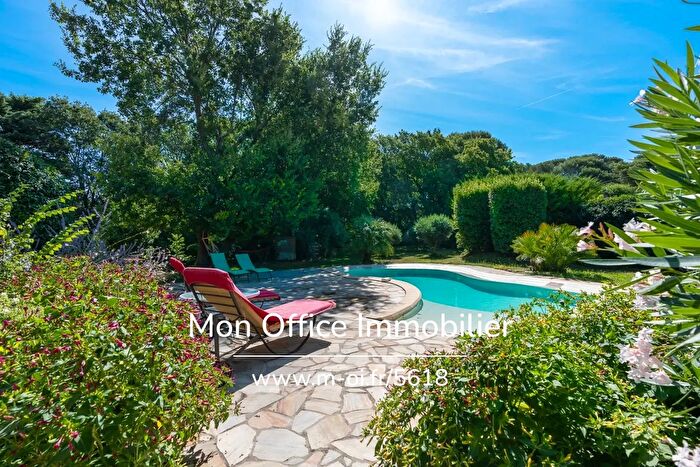 Maison 10 pièces à vendre à Aix-en-Provence, Puyricard, Célony