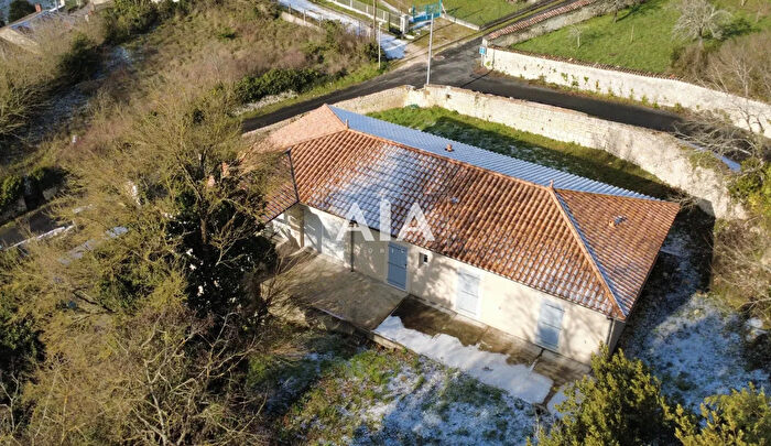 Maison 7 pièces à vendre à Montignac-Charente