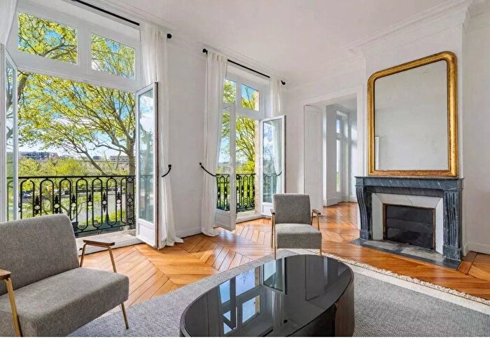 Appartement à louer - Seine et Berges, Paris er arrondissement - 4 pièces - 2 chambres