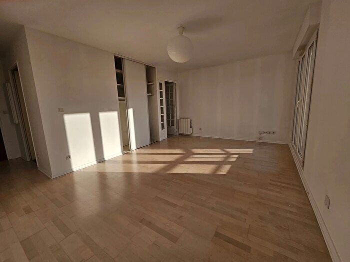 Appartement 1 pièce à Émerainville, à louer