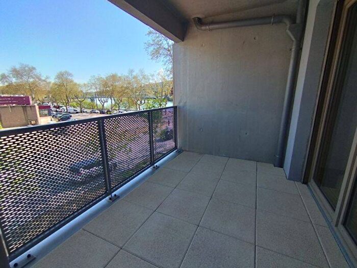 Zone Industrielle, Neuville-sur-Saône - Appartement 2 pièces à louer