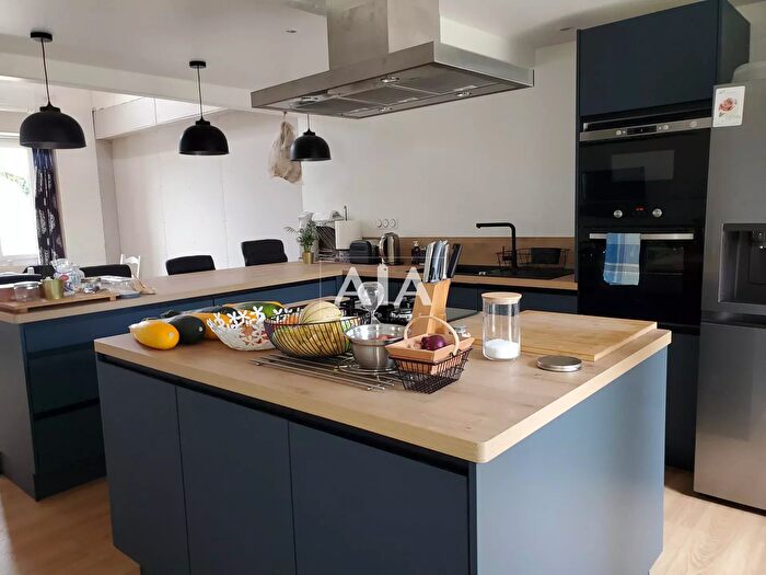 Maison à vendre - Genouillé - 5 pièces - 2 chambres