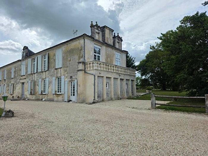 Appartement 4 pièces à louer à Clam