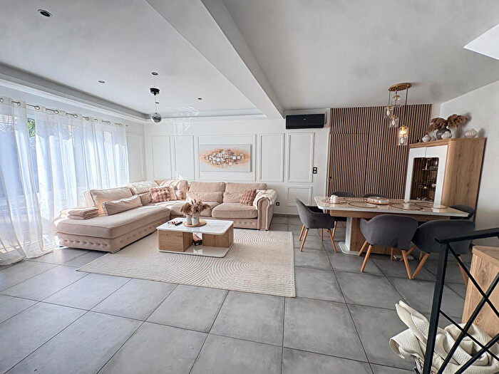 Maison à vendre - Marseille e , Malpassé - 5 pièces - 4 chambres