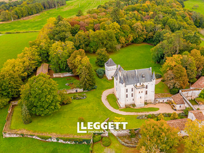 Maison à vendre - Vouzan - 13 pièces - 9 chambres